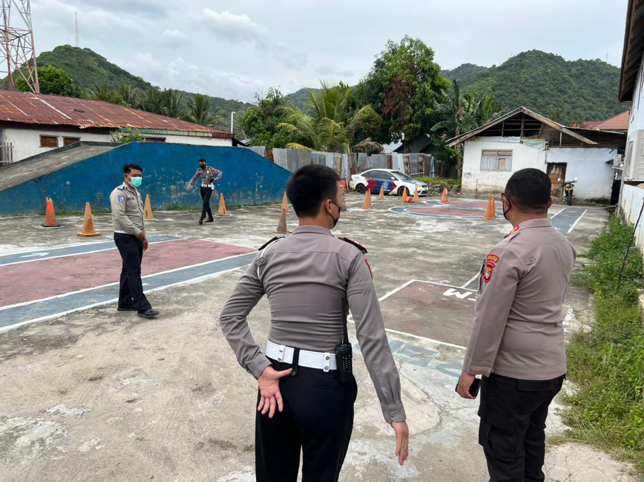 Kapolres Gorontalo Kota Tinjau Ruang Satpas Guna Tingkatkan Pelayanan ... Kapolres Gorontalo Kota Tinjau Ruang Satpas Guna Tingkatkan Pelayanan ...